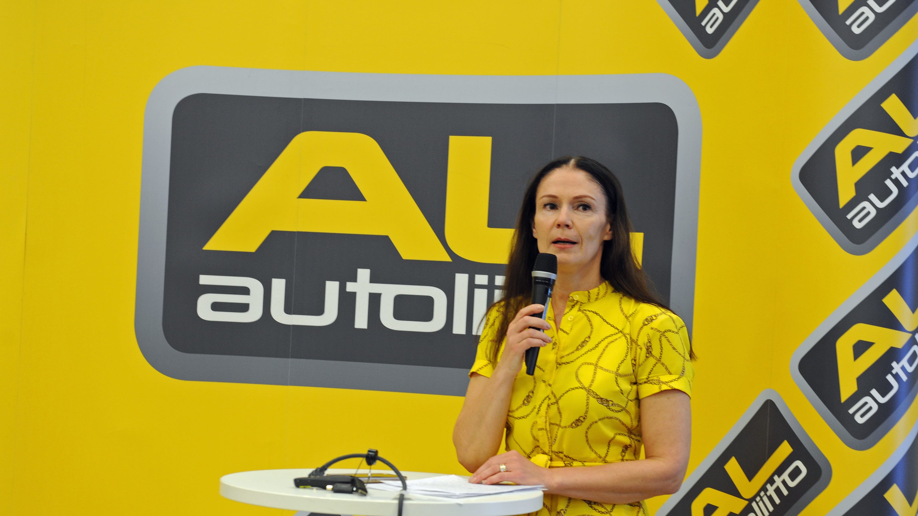 Ministeri Lulu Ranne Mikkelin Auton Päivässä: Autot ovat meille ...